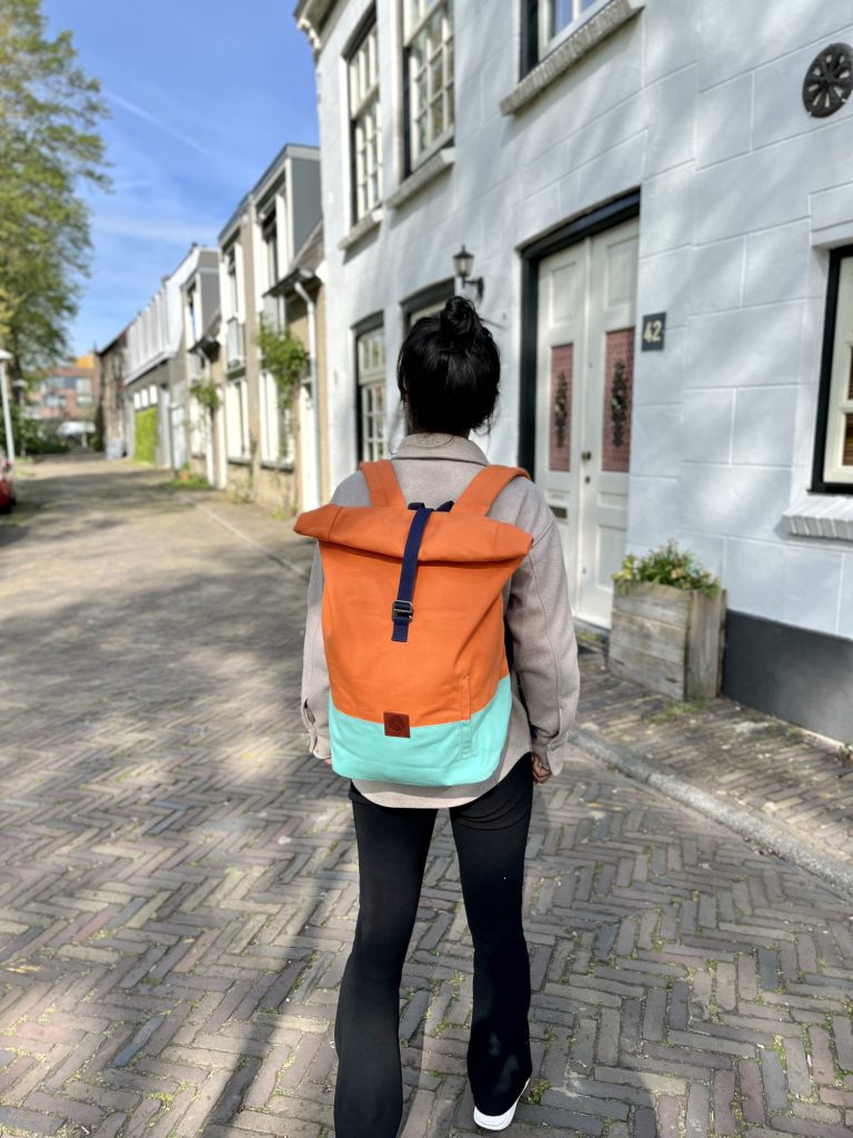 We're bringing happy bags! Spacious, colorful backpacks - berg & maan